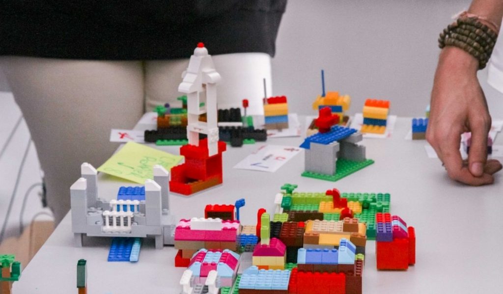 Lego for scrum : apprendre une méthode agile de manière ludique à ...